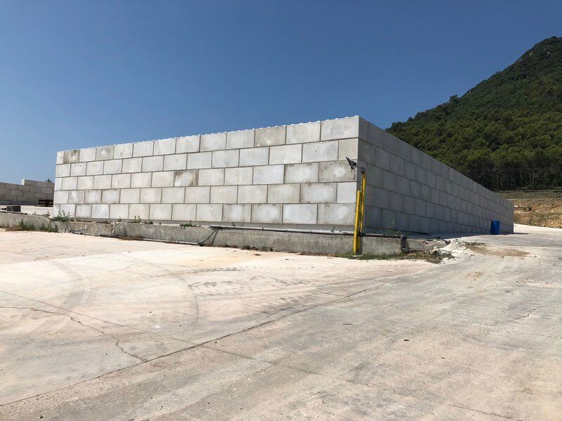 Walls & buildings